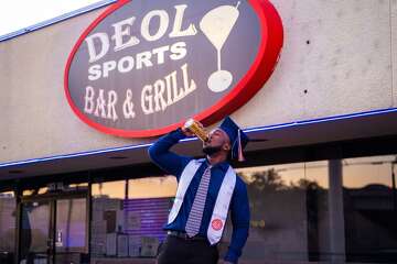 UTSA grad holds photoshoot at San Antonio's Deol Sport Bar