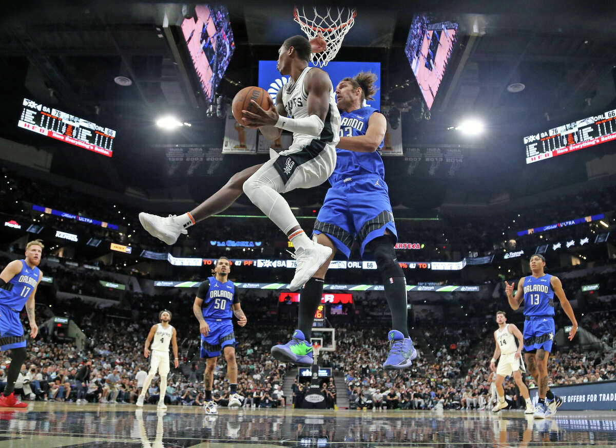 8 things to eat and drink during your next Spurs home game