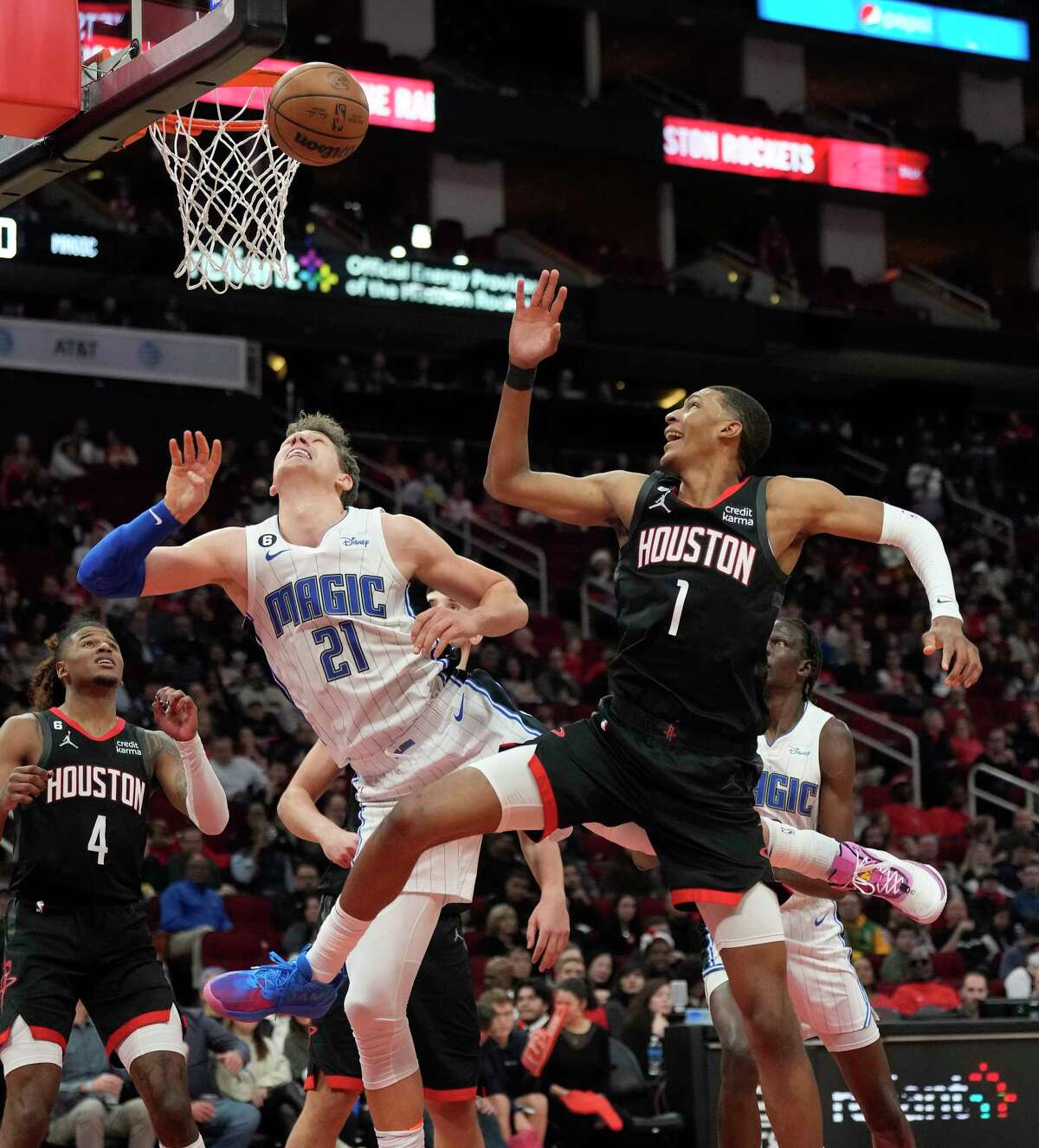 Houston Rockets: Team can't crack Magic's zone defense in loss