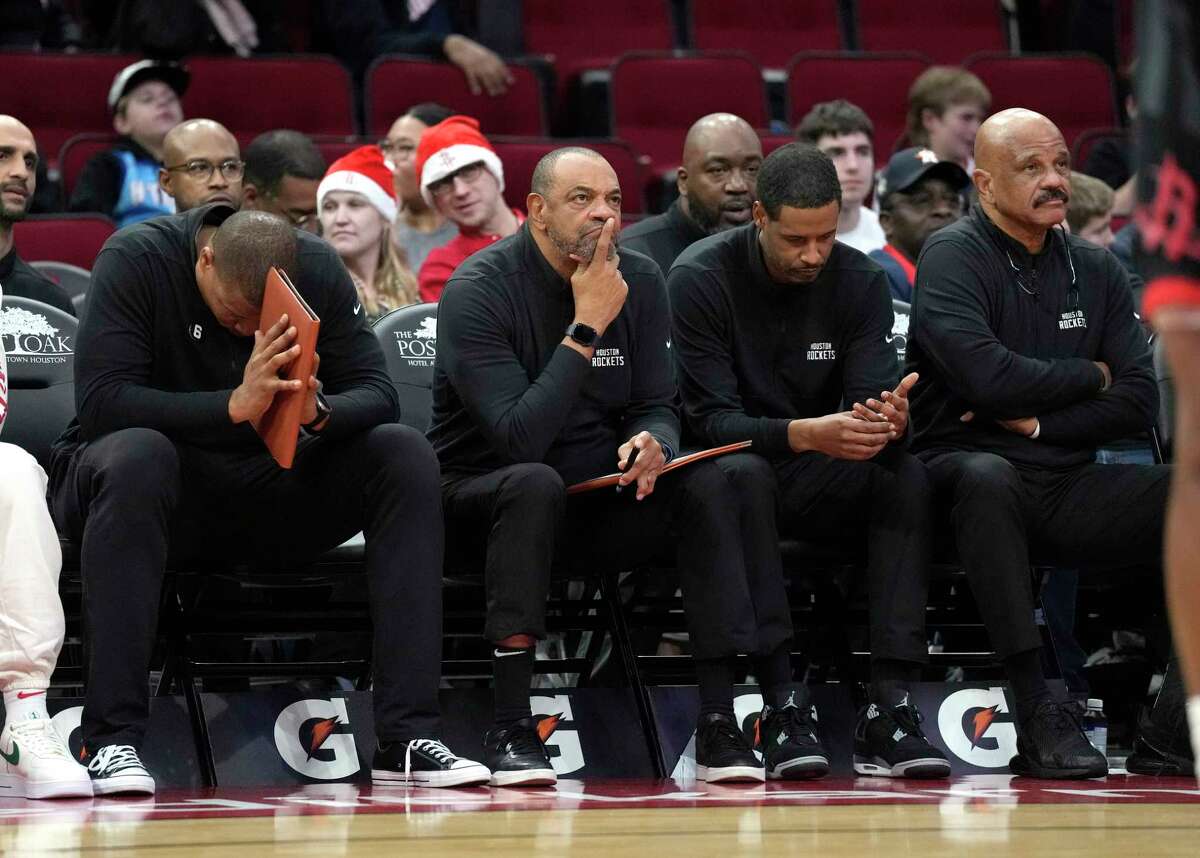 Houston Rockets: Team can't crack Magic's zone defense in loss