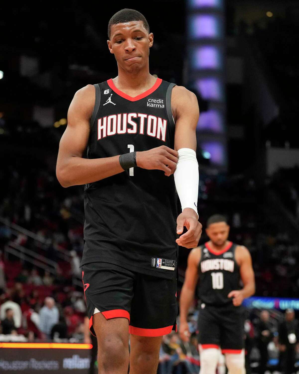 Houston Rockets: Team can't crack Magic's zone defense in loss