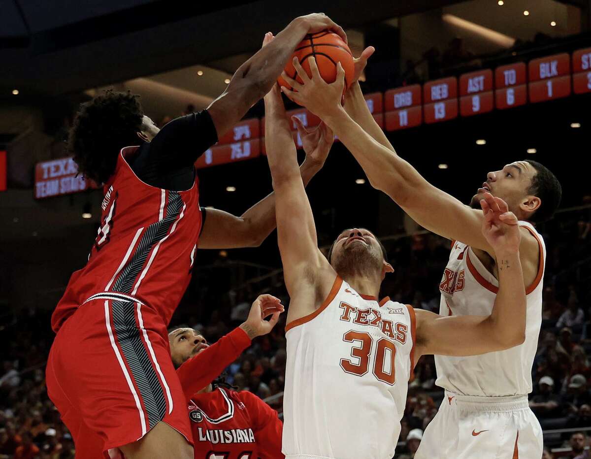 Texas basketball cruises past Louisiana for fourth straight win