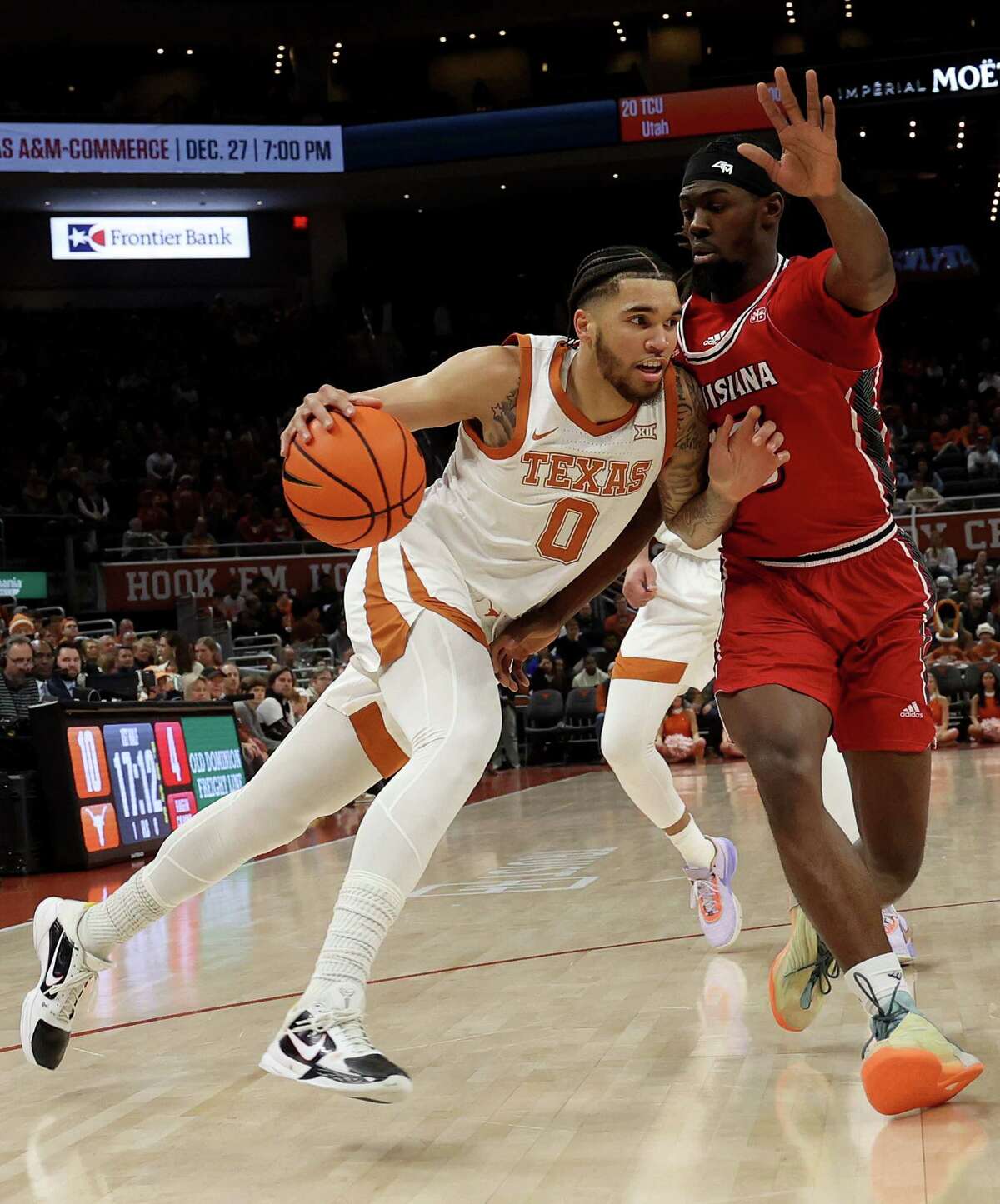 Texas basketball cruises past Louisiana for fourth straight win