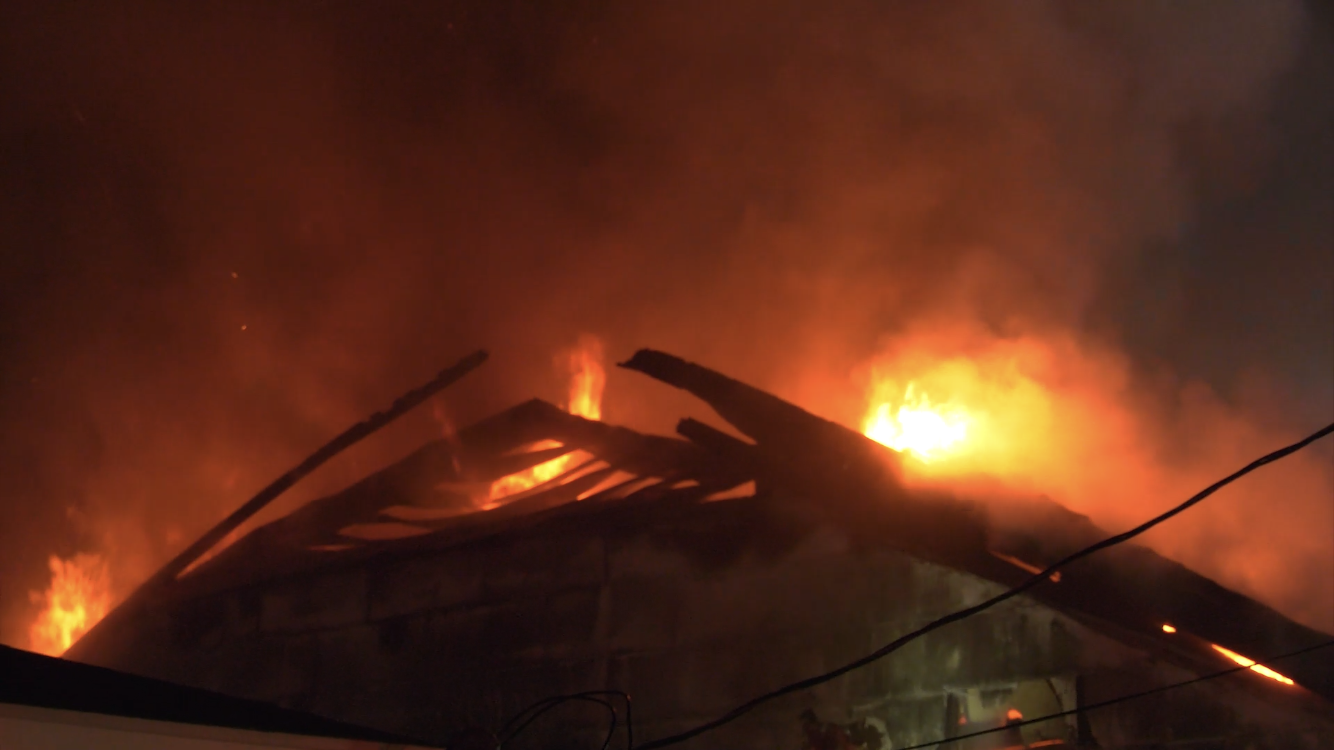 2 people dead after house fire in southeast Houston