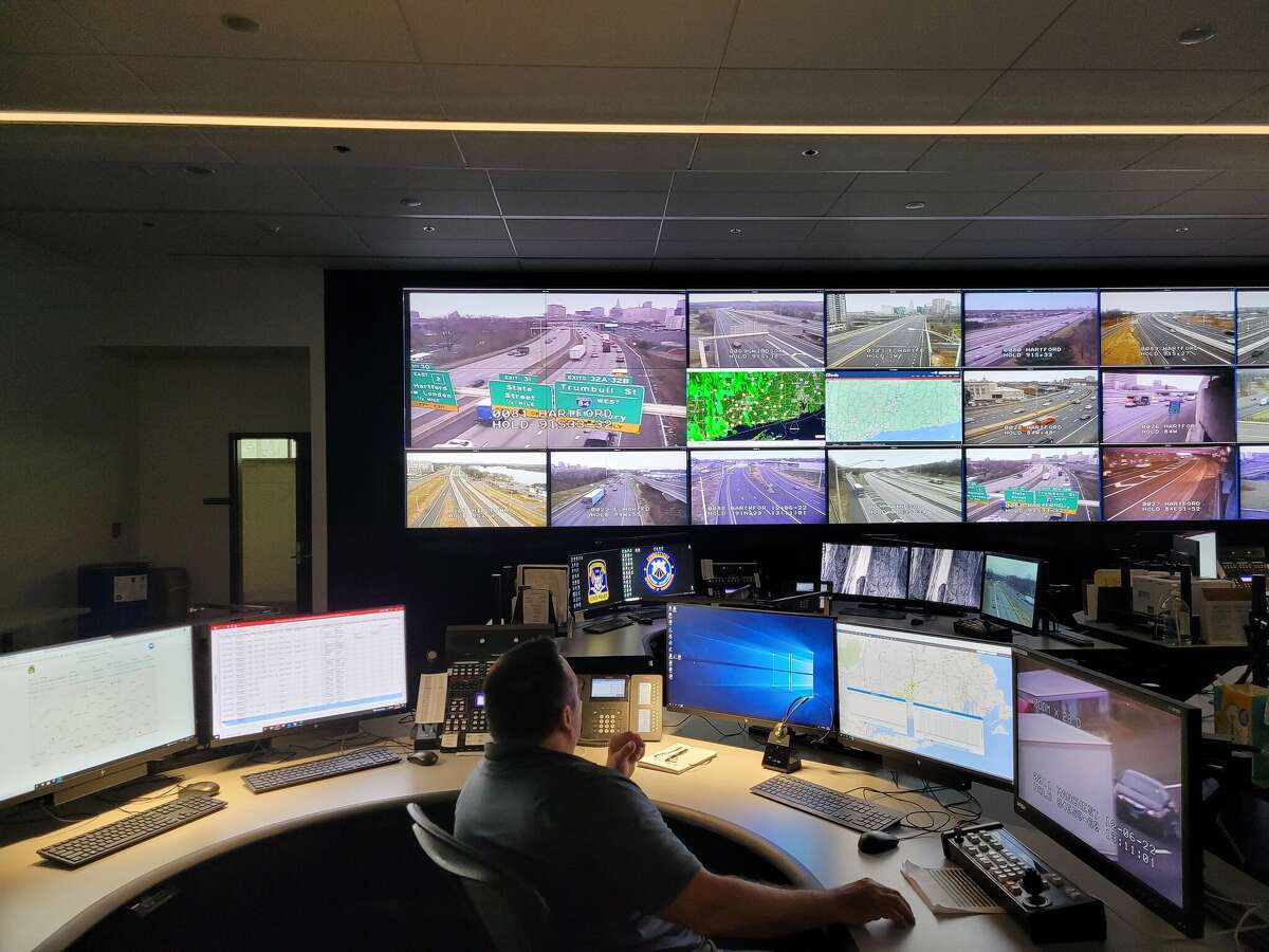 Officials: Nearly 400K outages possible in CT during storm