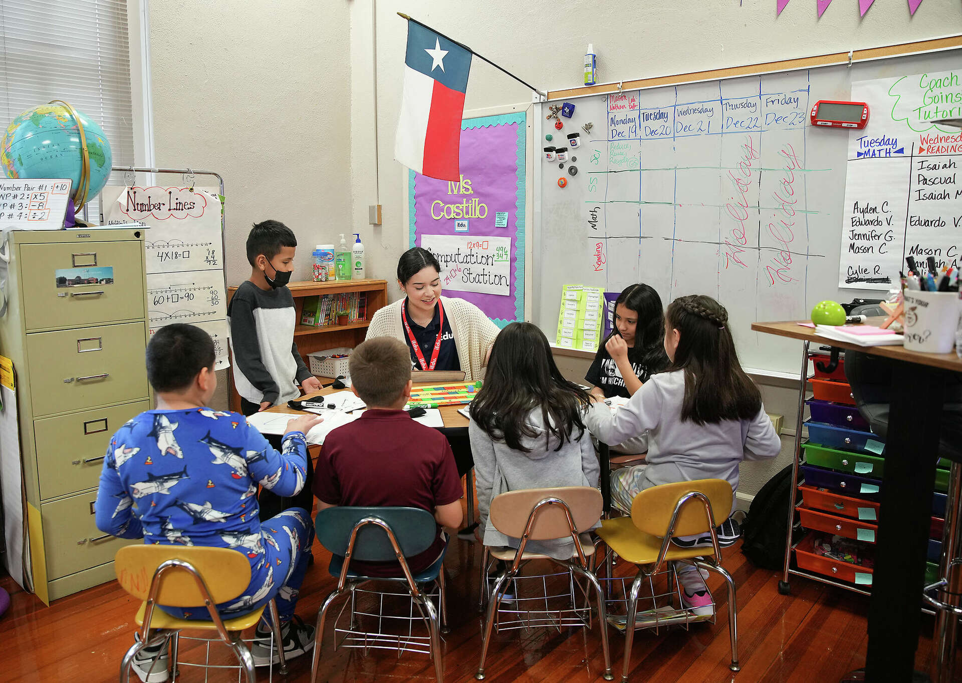 Houston ISD students are falling behind in reading. Here's why.