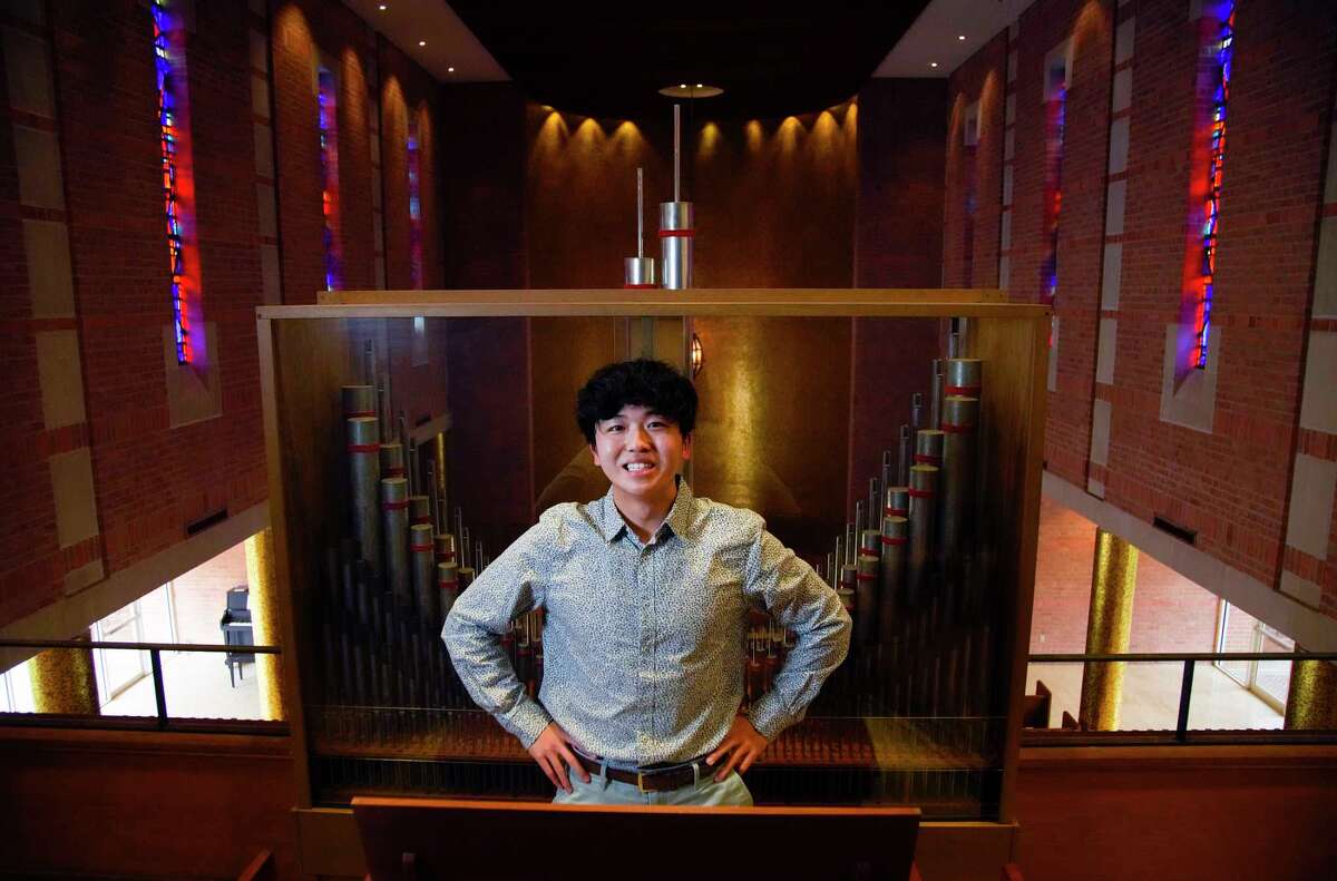 Rice business student serves as Woodlands congregation's organist