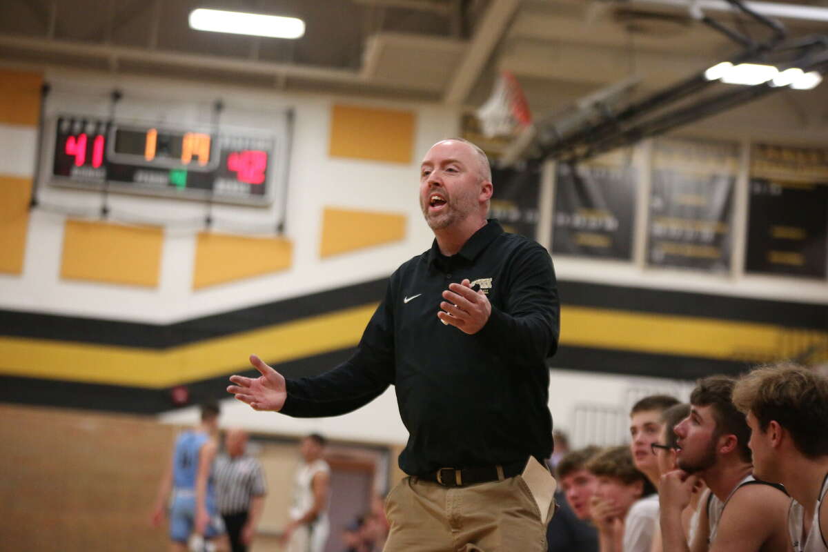 Mustangs edge Lancers in gripping final seconds
