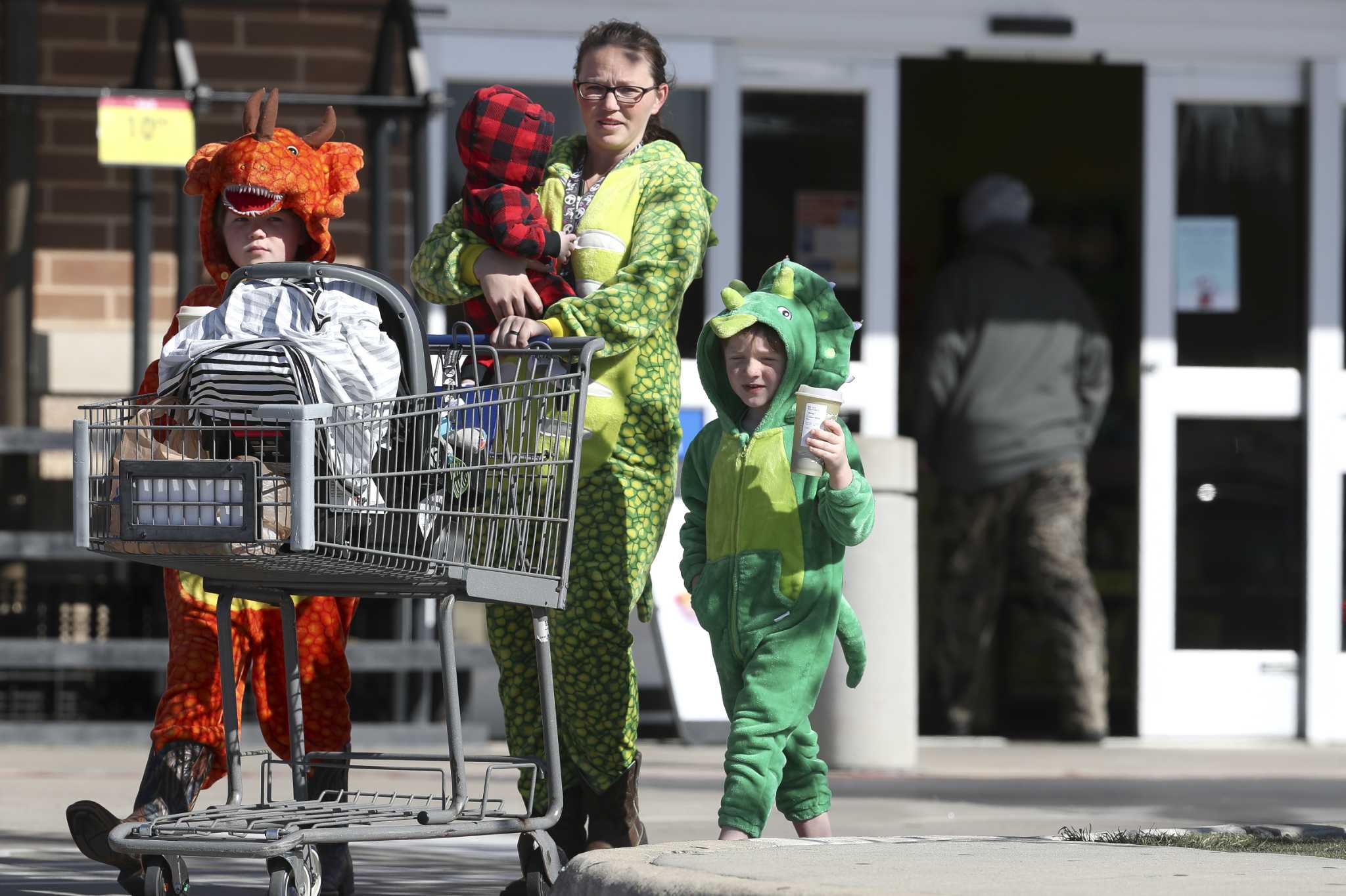 In freezing temps, Montgomery County residents bundle up for work, a ...