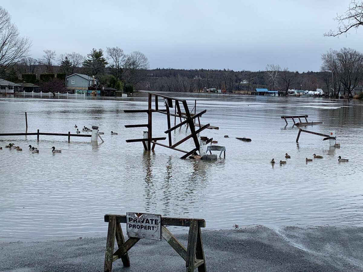 Snow turns to rain in Capital Region amid wind, fog