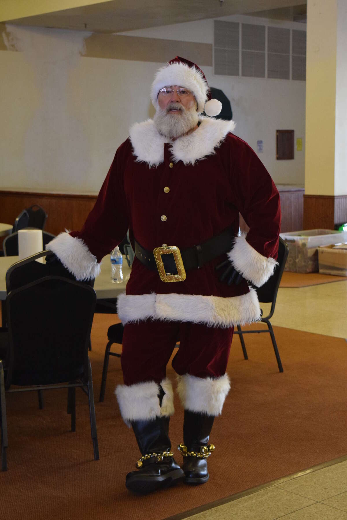 Plainview PD delivers Christmas cheer to local kids