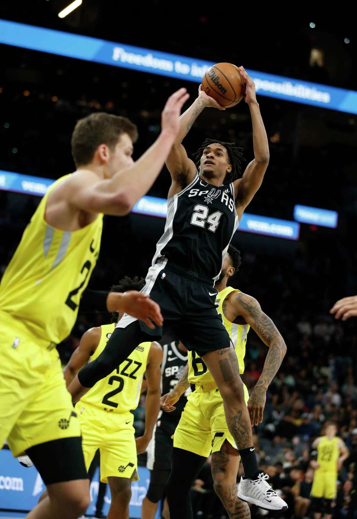 Spurs game delay from a security threat preceded win over Jazz