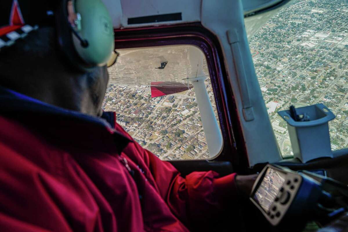 Houston-area veteran honored by FAA for 50 years of safe flying