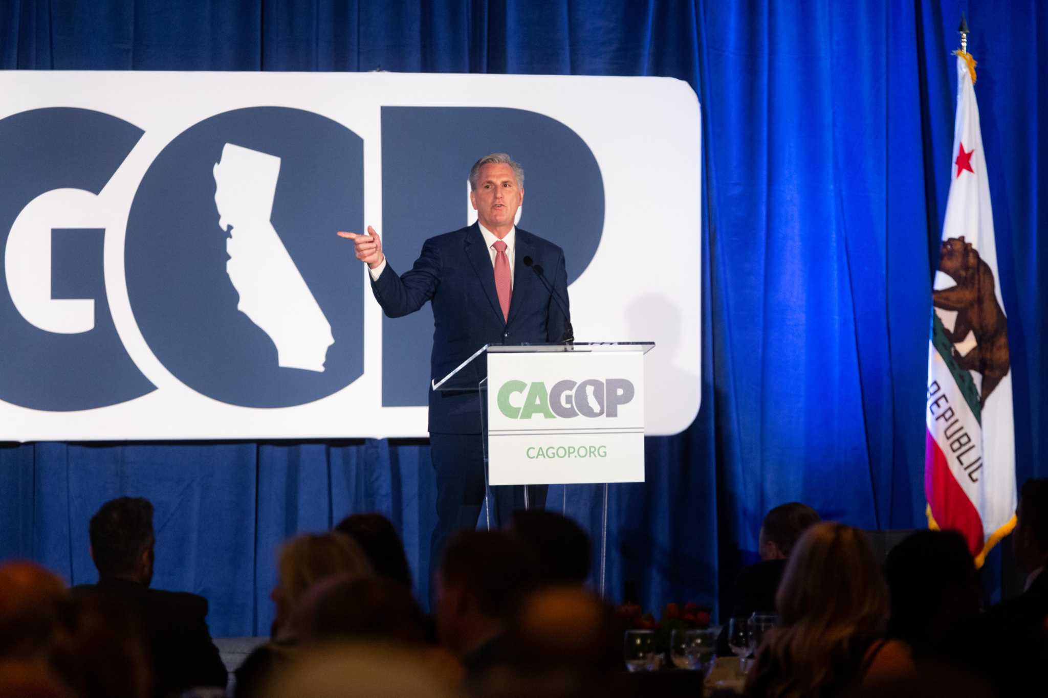 Twitter fires even more sales staff as cuts approach 66% - TrendRadars