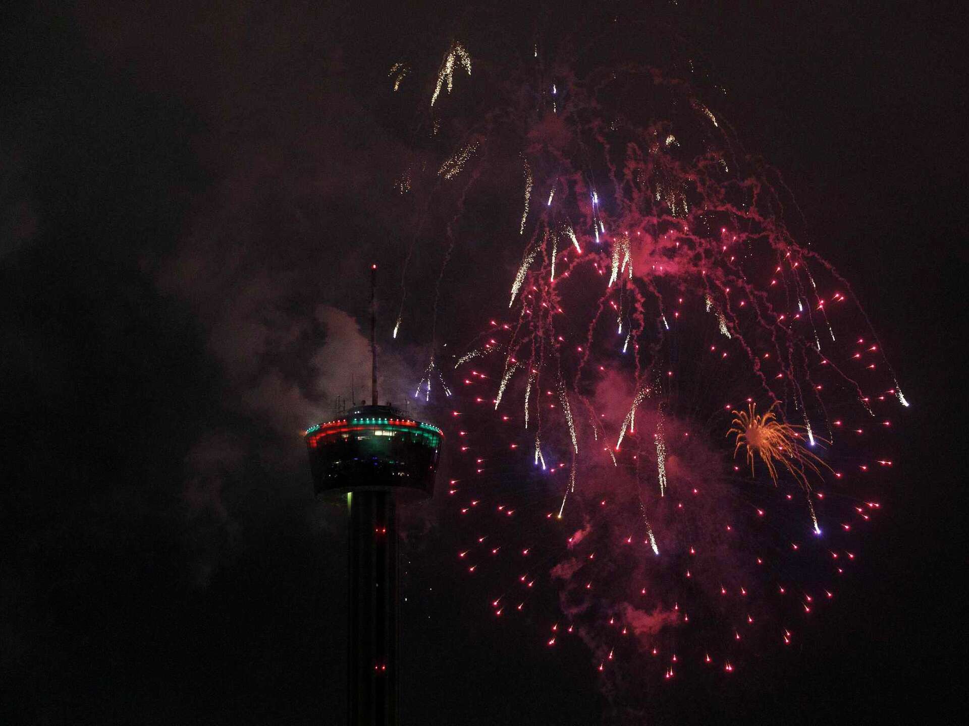 New Year's Eve fireworks: SAPD fields over 1,000 calls