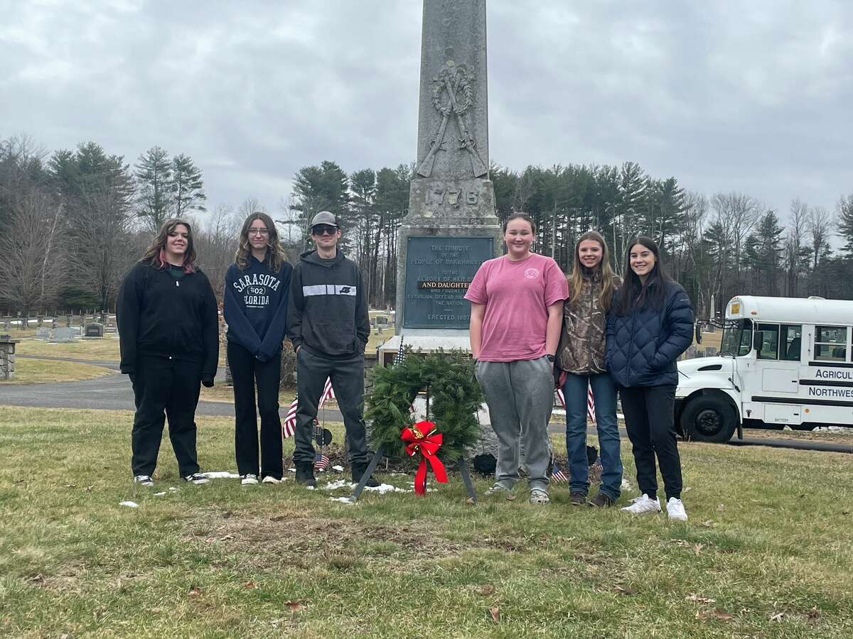 Region 7 students honor veterans with handmade wreaths