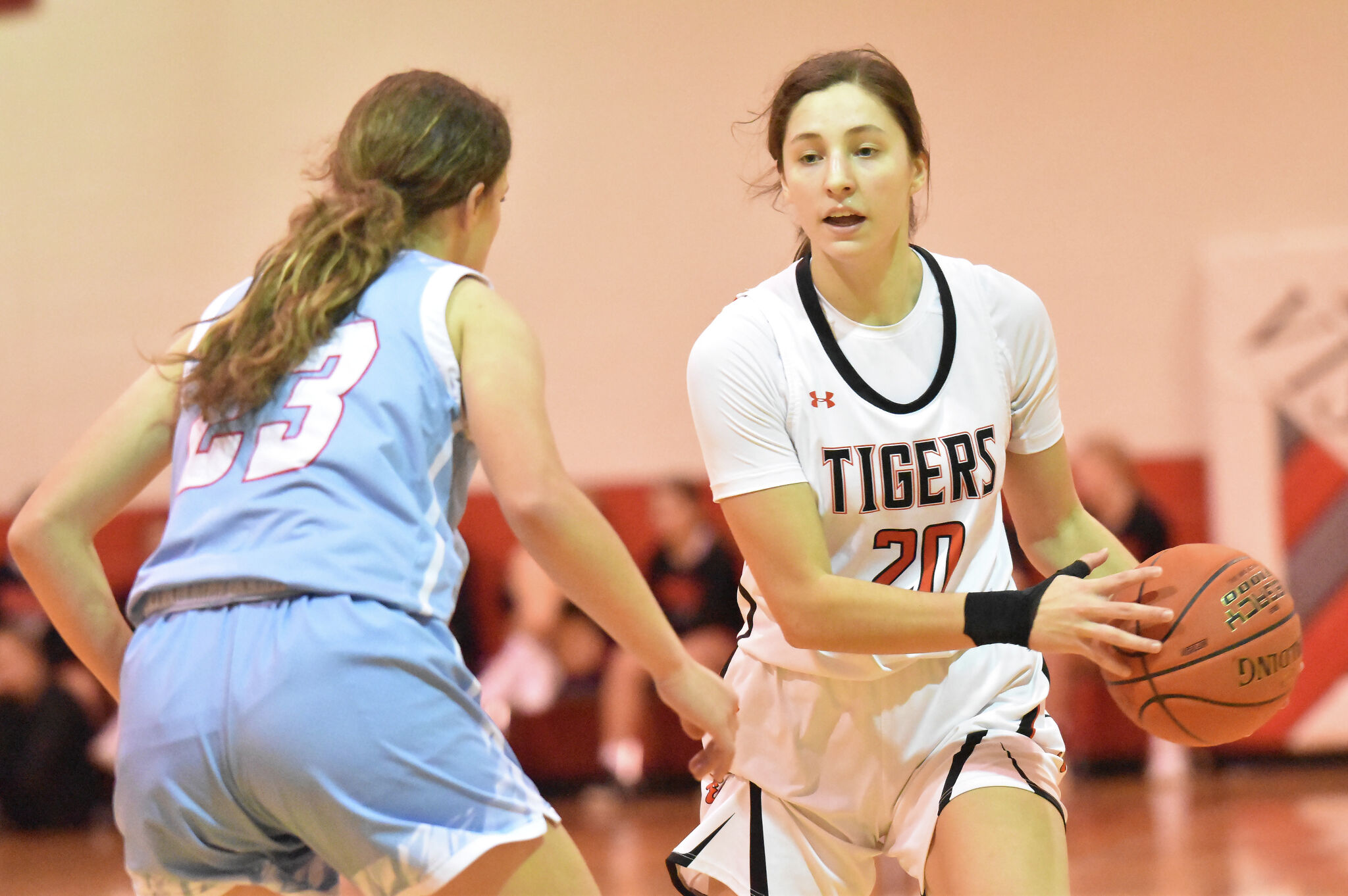 ROUNDUP: Weller's 21-point performance sends EHS on winning streak