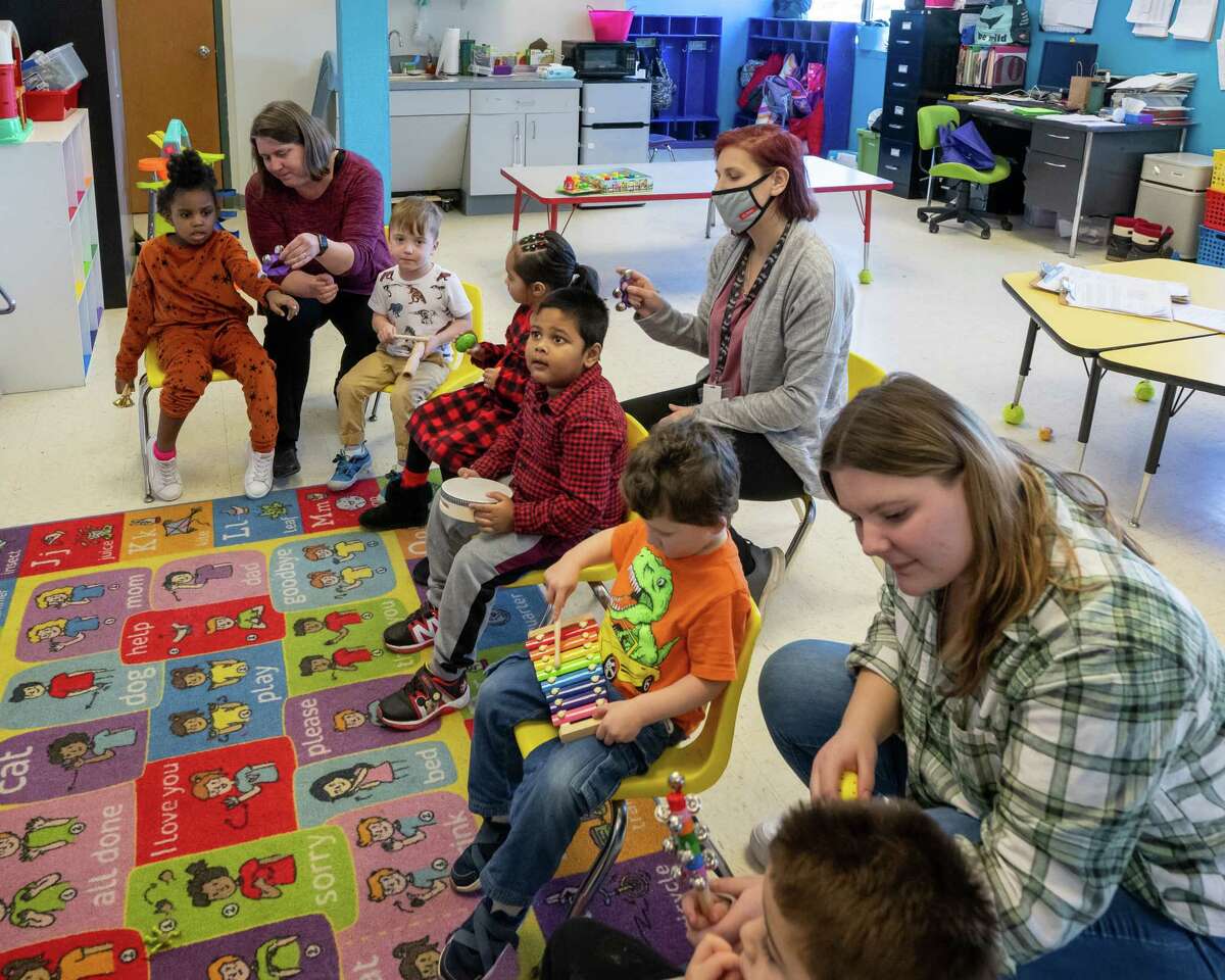 Crossroads Center in Rotterdam celebrates 25 years of education