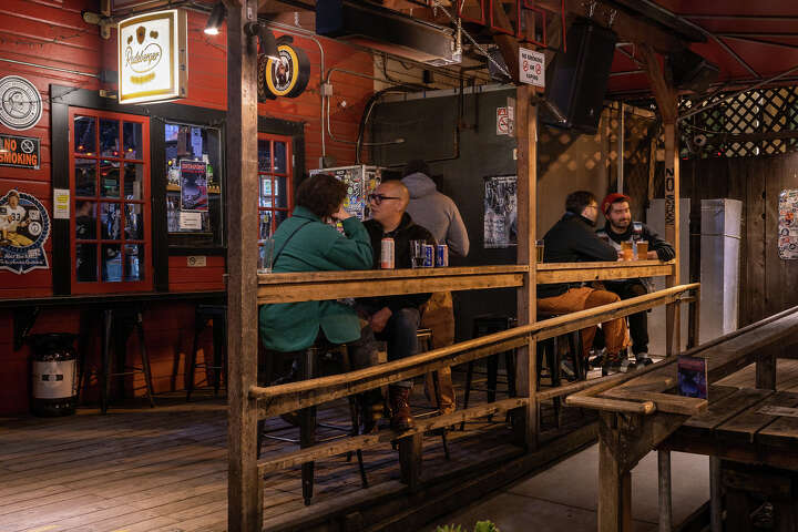 How San Francisco's middle-class dive bar Zeitgeist survives