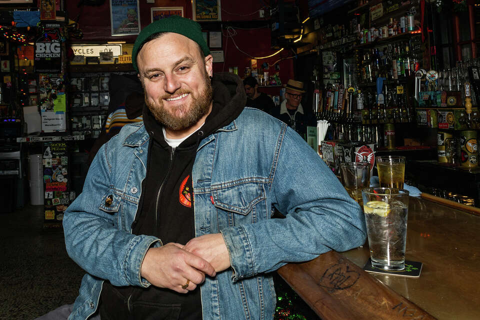 How San Francisco's middle-class dive bar Zeitgeist survives