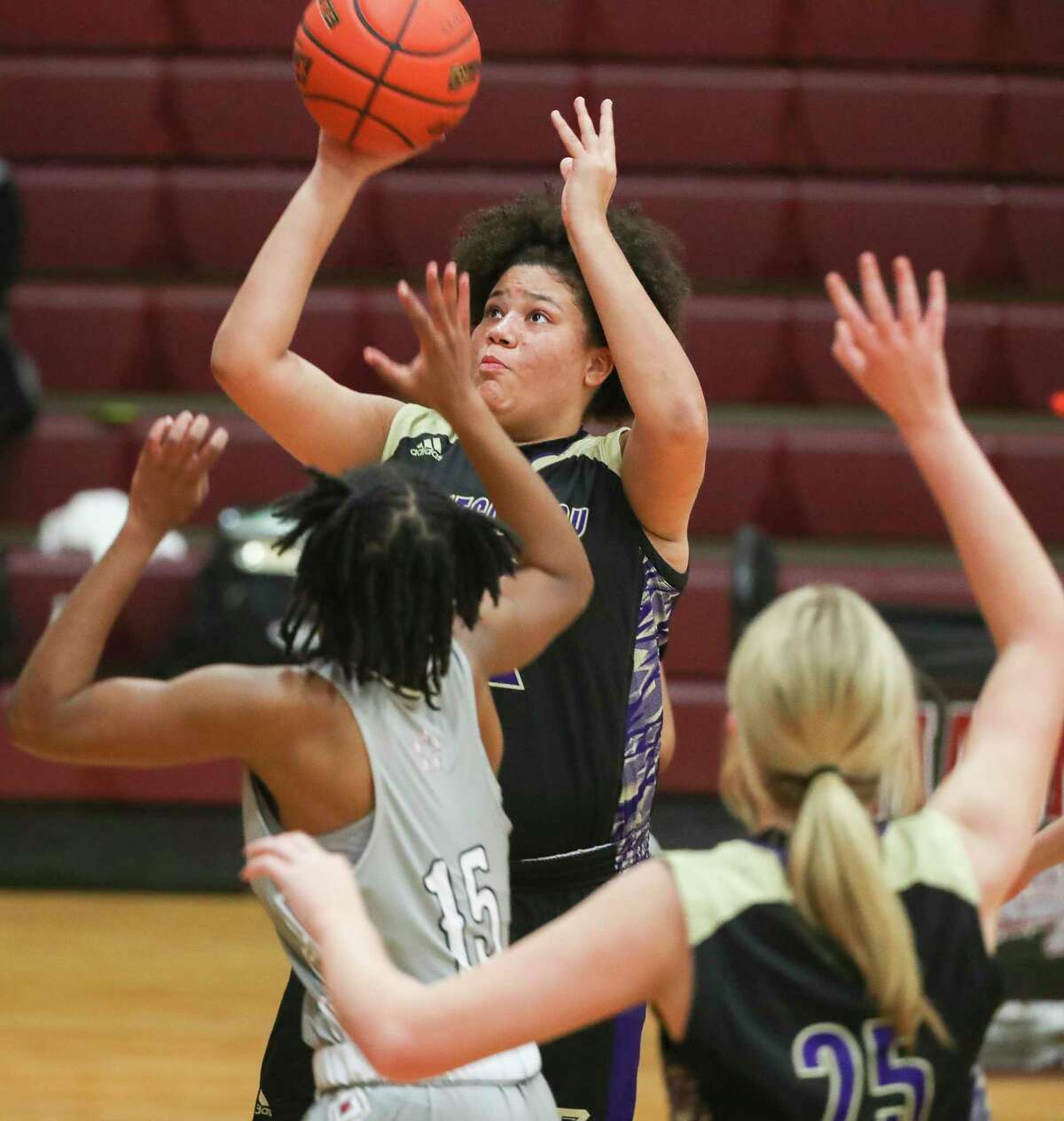 Montgomery dominates MacArthur, takes Magnolia tournament championship