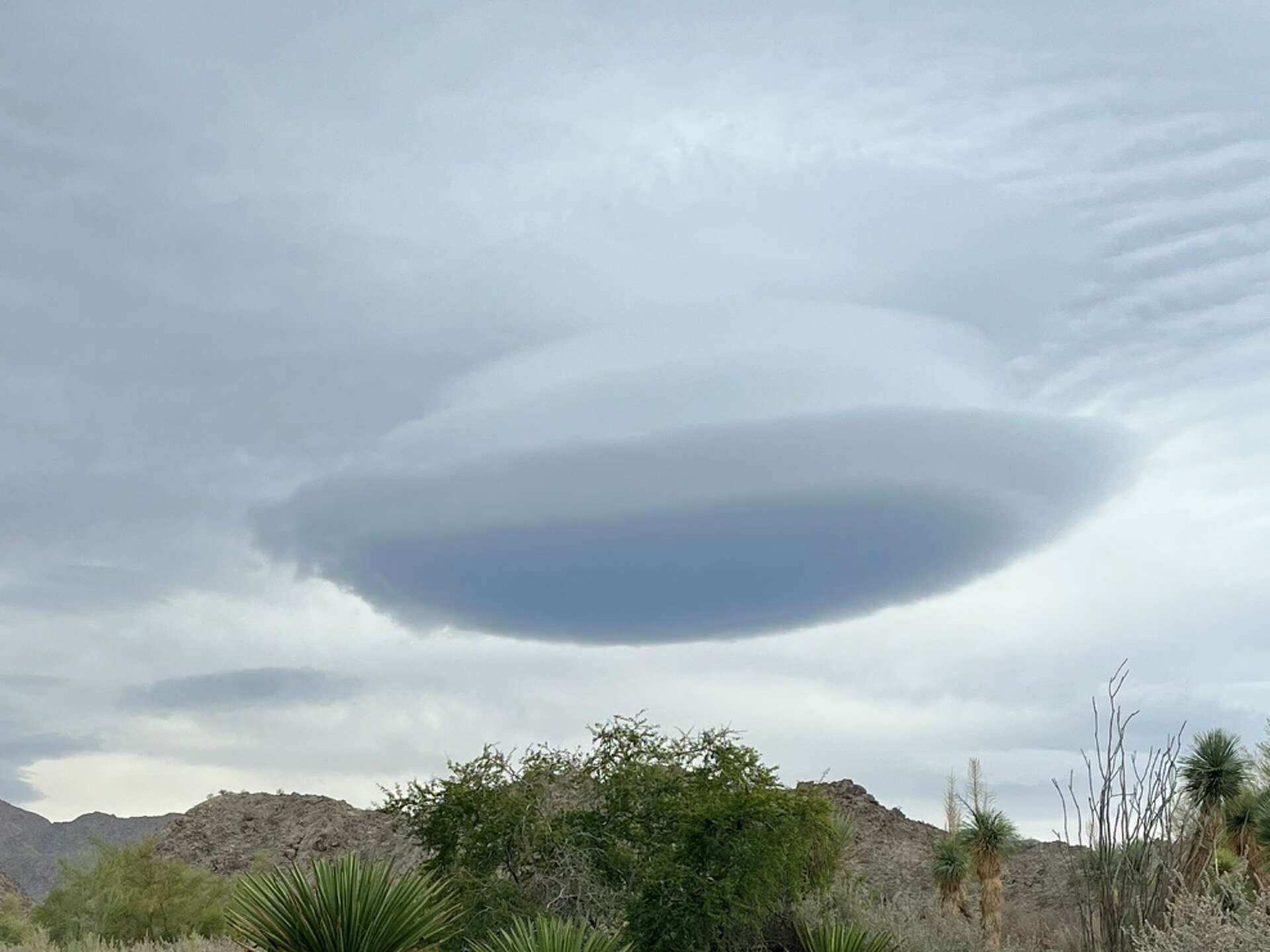 ‘Huge’ UFO-shaped cloud spotted in California desert