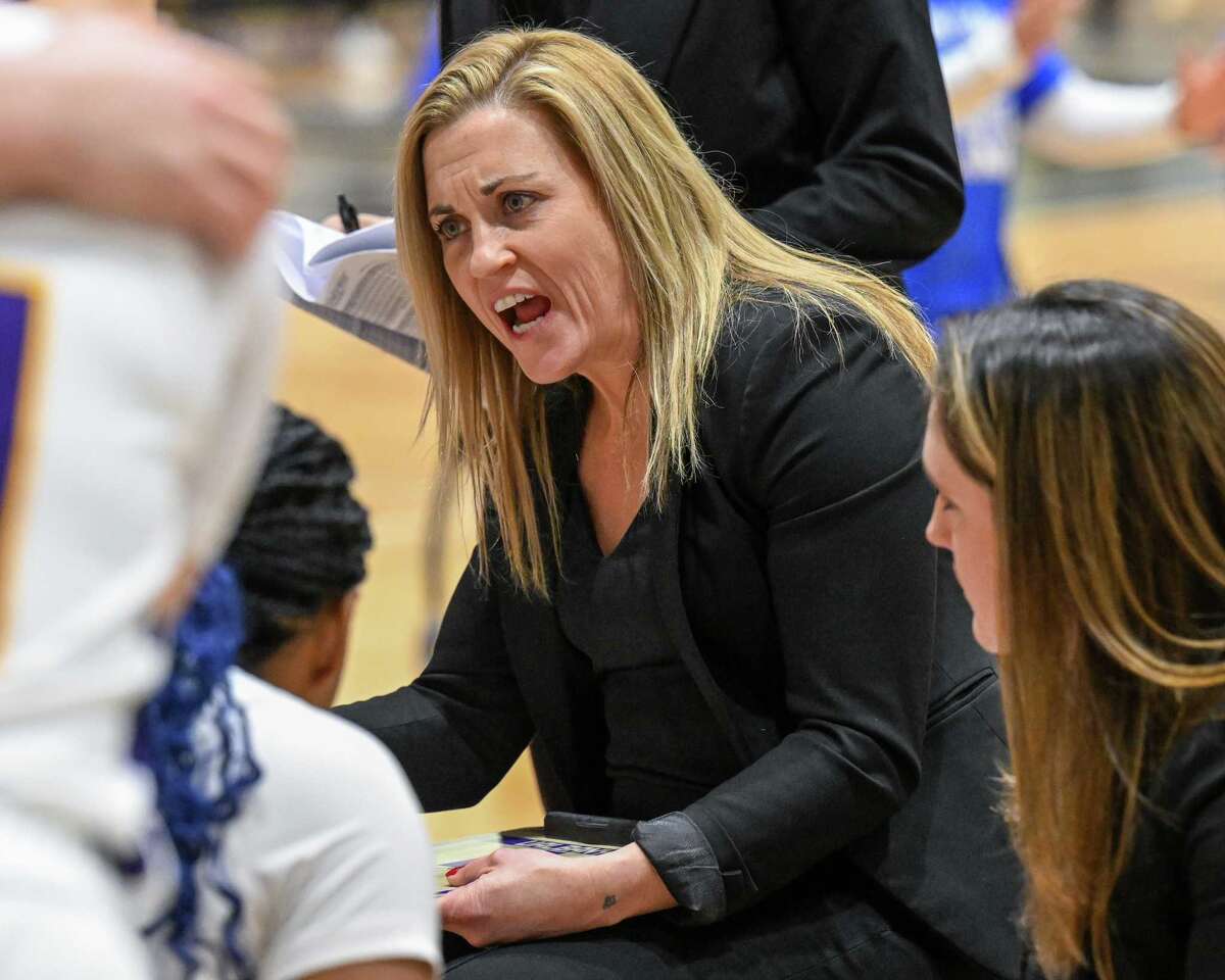 UAlbany women's basketball, healthy at last, starts 1-0 in America East
