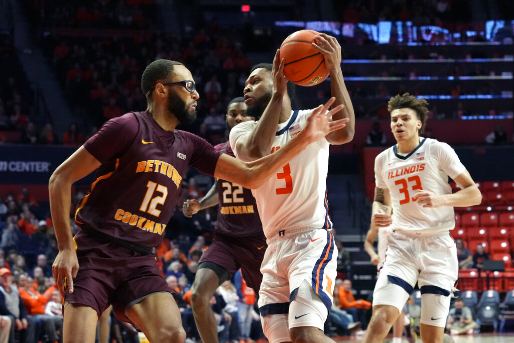 Dainja's 22 points lead Illinois to home win