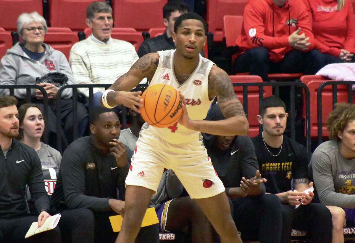 SIUE cruises at home in Ohio Valley Conference opener