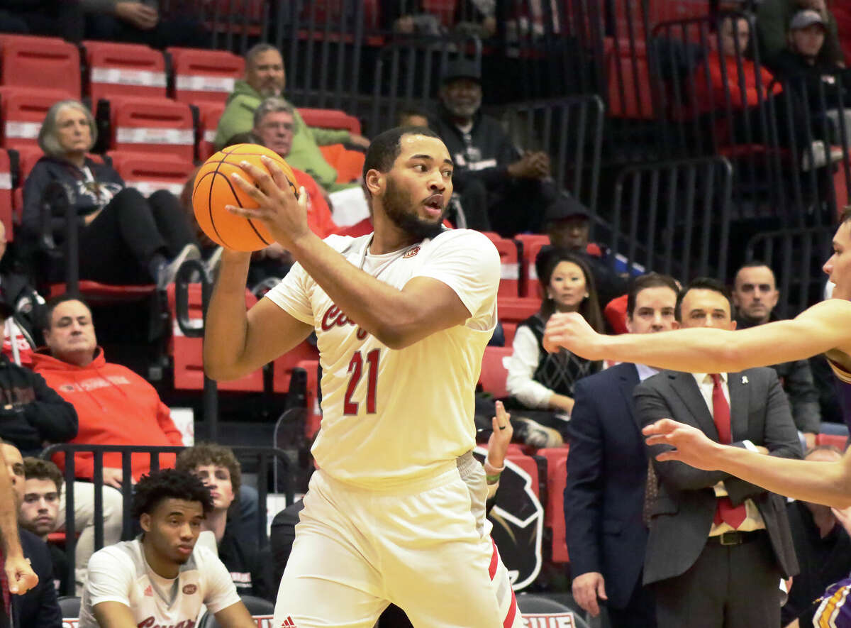 SIUE cruises at home in Ohio Valley Conference opener