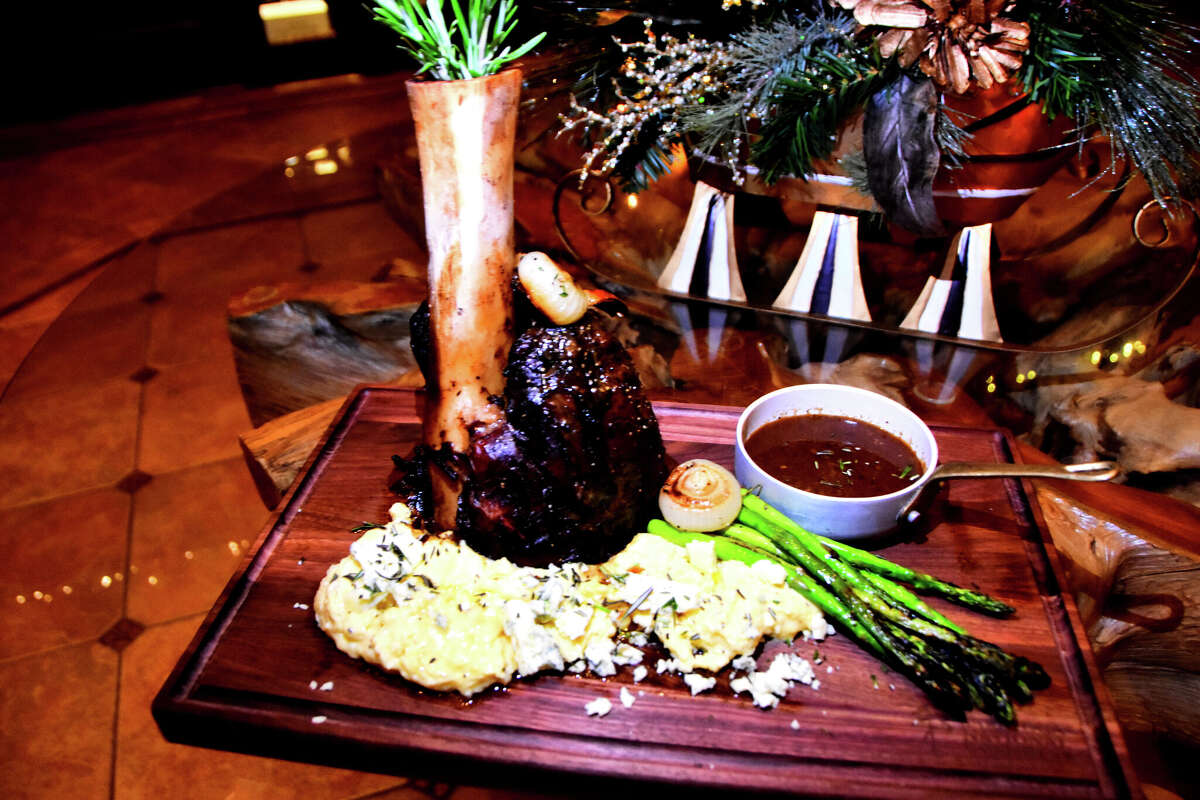 A Table Hopping New Year's Eve timeline of Capital Region bars, restaurants