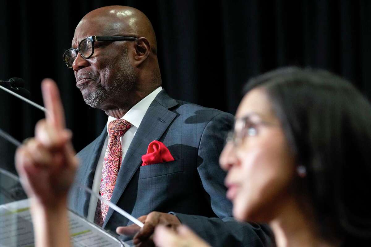 County Judge Lina Hidalgo calls for unity during swearing-in ceremony