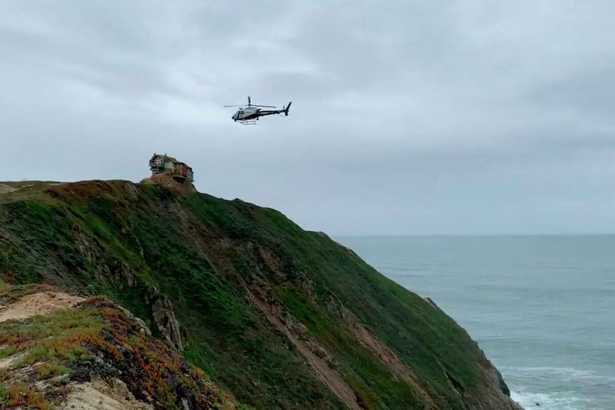 Tesla plunges off cliff at Devil’s Slide, 2 adults, 2 children rescued