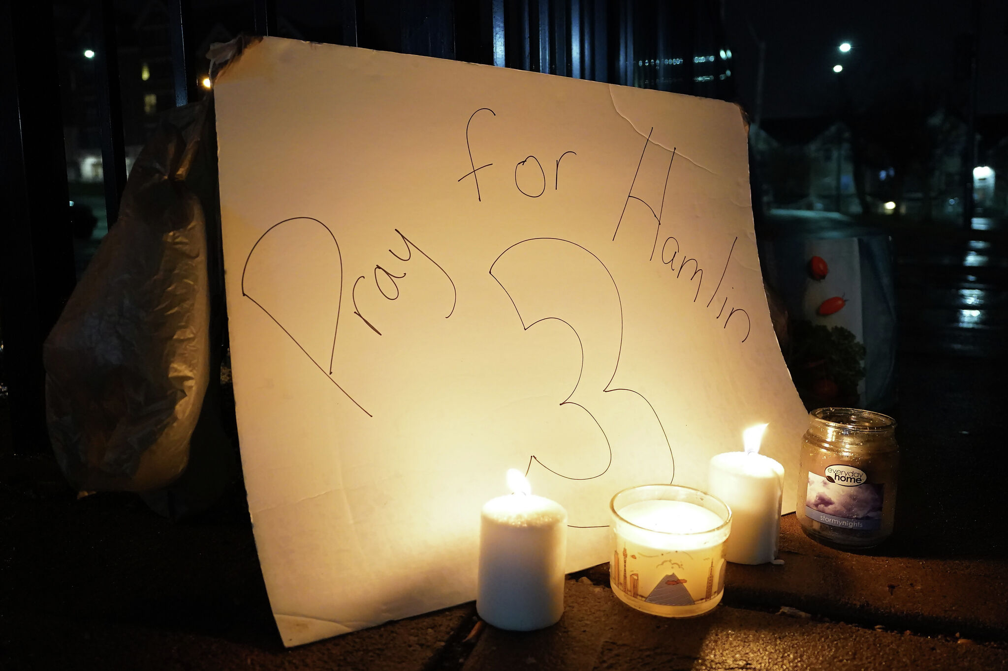 Houston sports scene sends support to Bills' Damar Hamlin