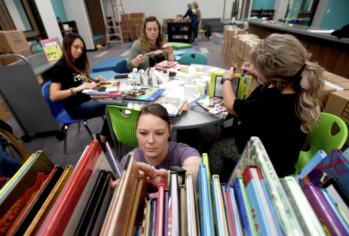 Trust school librarians, not book sellers (Opinion)