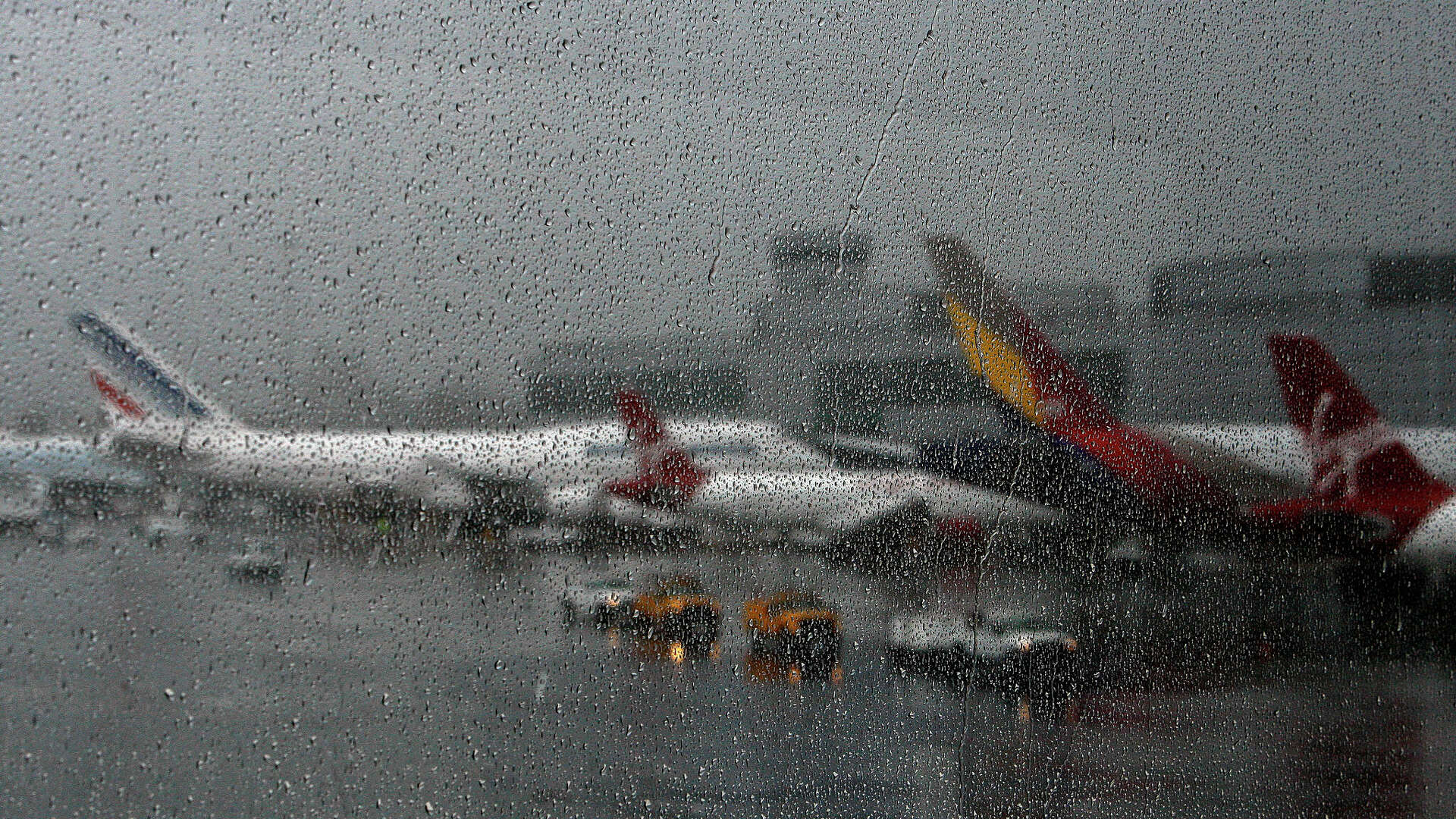 Delays, cancellations mount at SFO as FAA issues ground stop