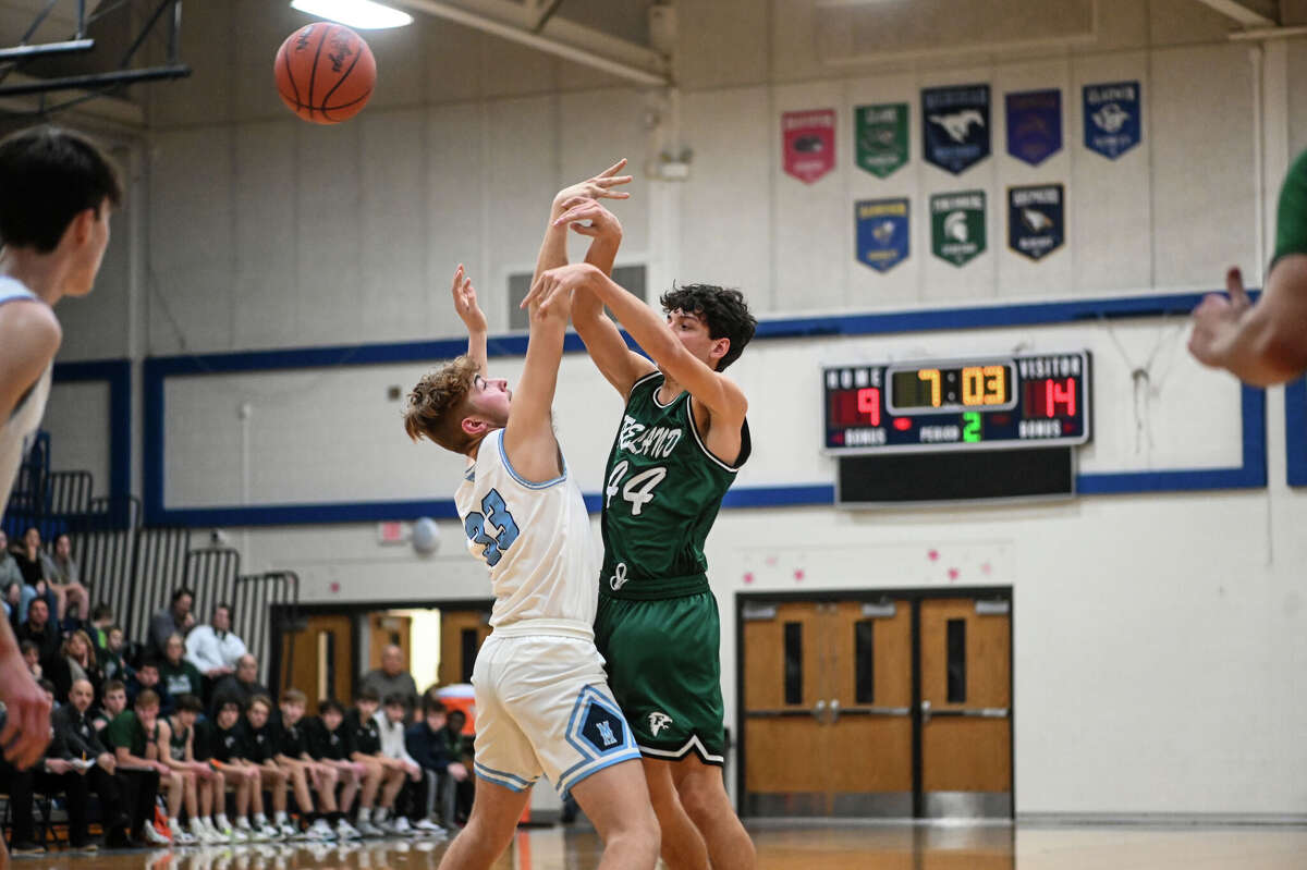 Freeland routs Meridian in boys' basketball