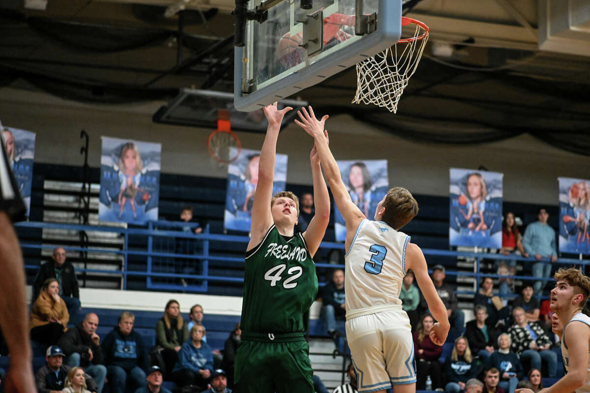 Freeland routs Meridian in boys' basketball