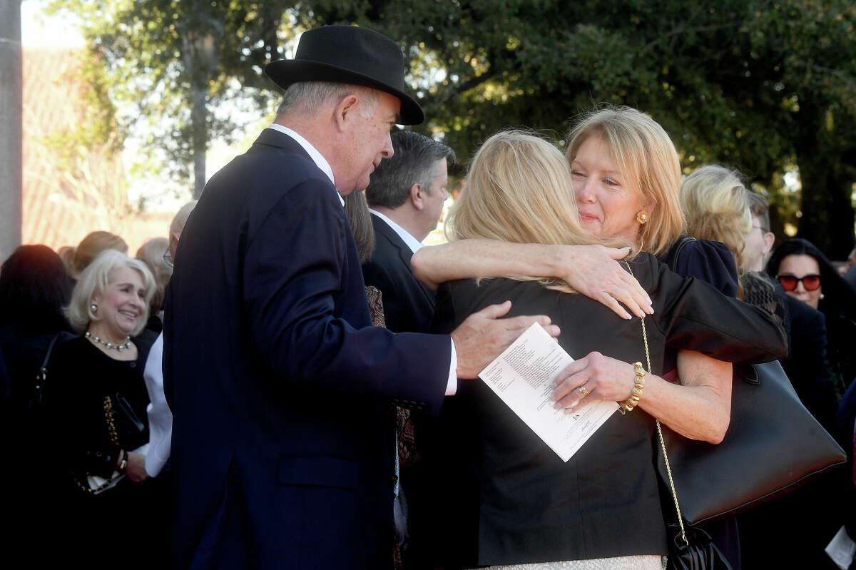 Community pays respects to Federal Judge Thad Heartfield