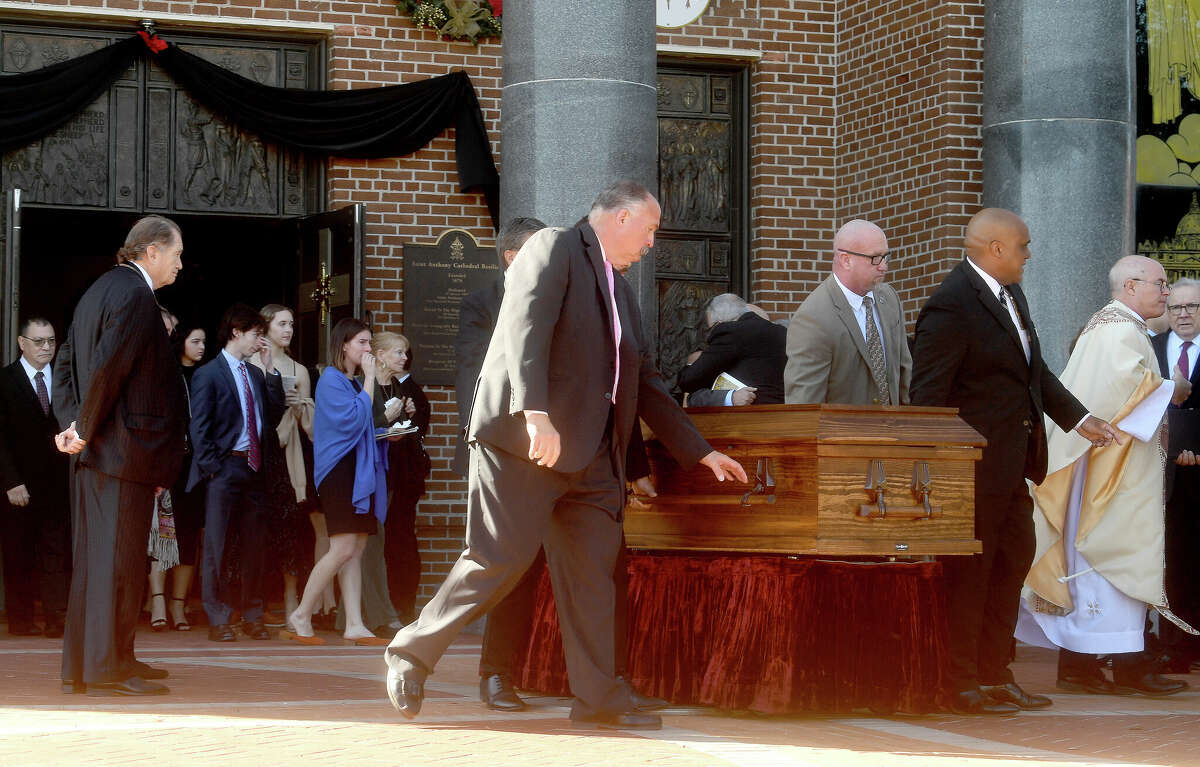 Community pays respects to Federal Judge Thad Heartfield