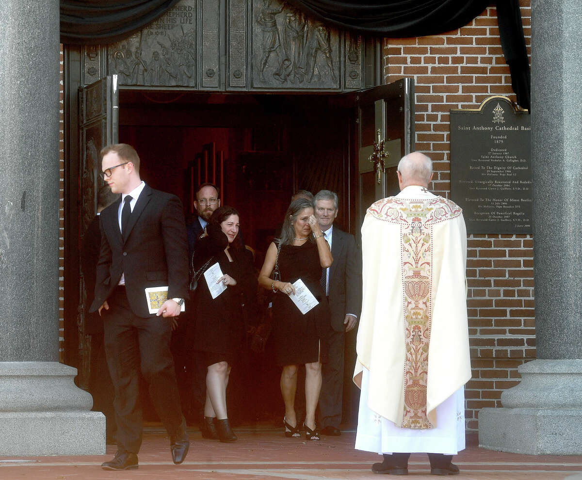 Community pays respects to Federal Judge Thad Heartfield