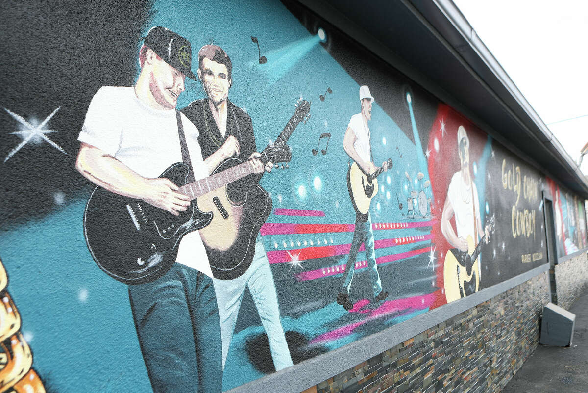 Conroe native, country music star Parker McCollum gets hometown mural