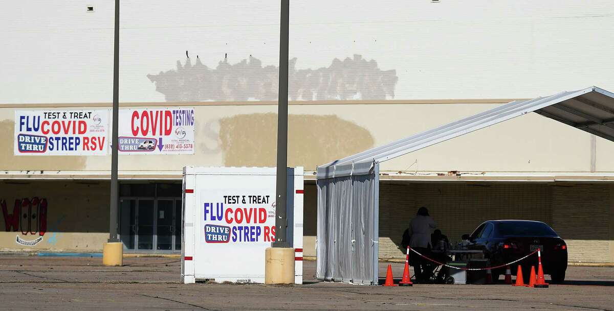 Houston COVID cases, hospitalizations on rise amid new omicron variant