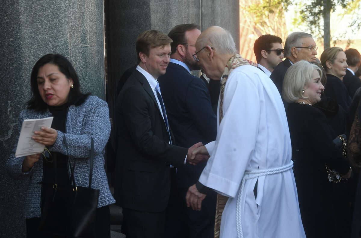 Community pays respects to Federal Judge Thad Heartfield