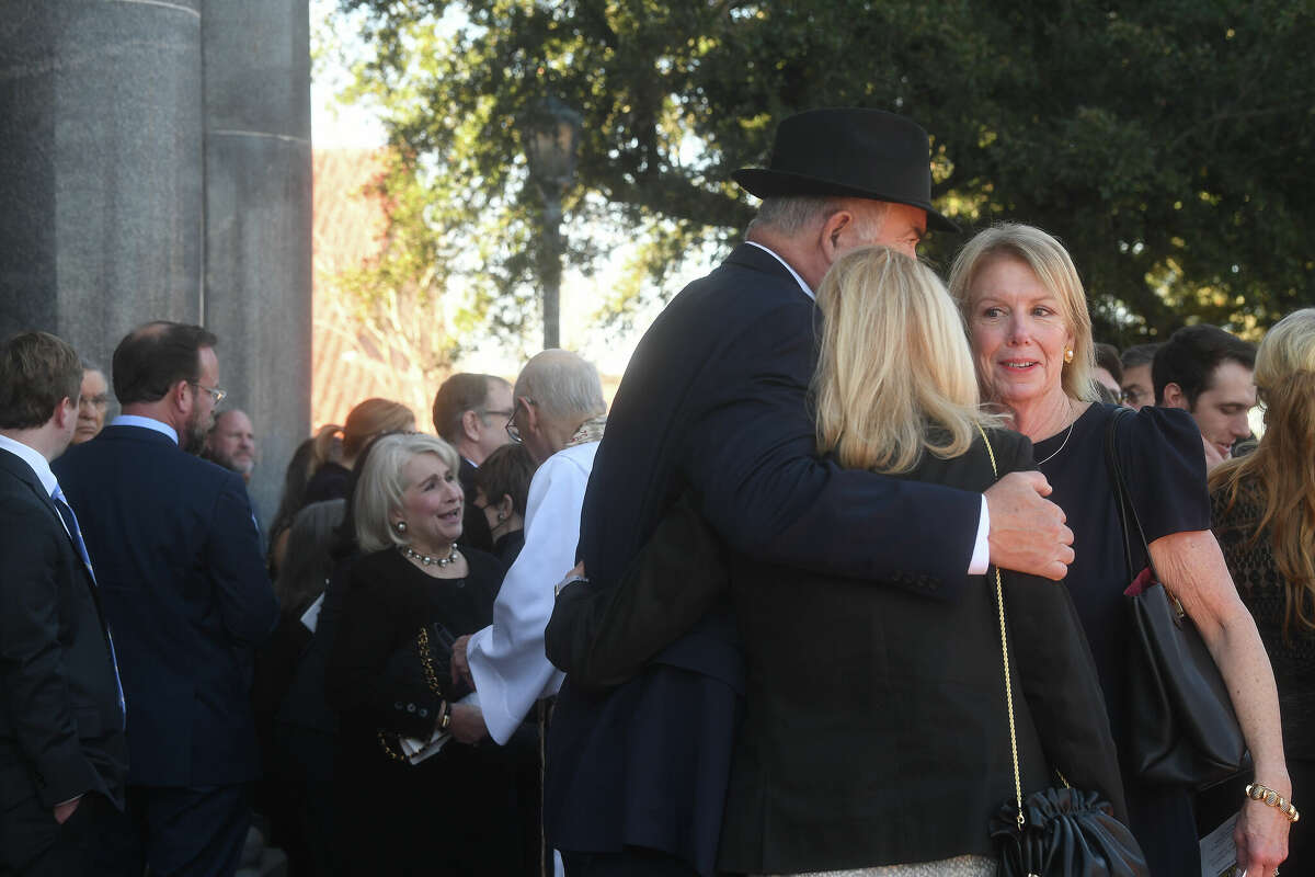 Community pays respects to Federal Judge Thad Heartfield