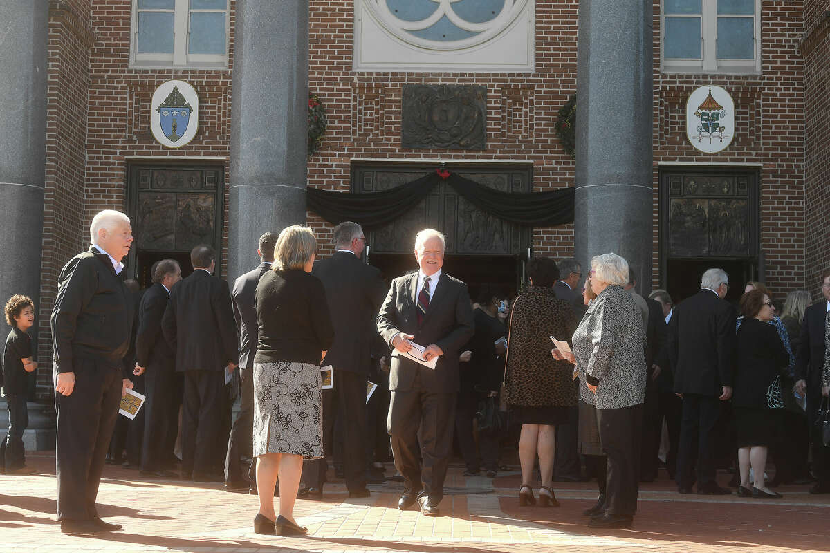 Community pays respects to Federal Judge Thad Heartfield