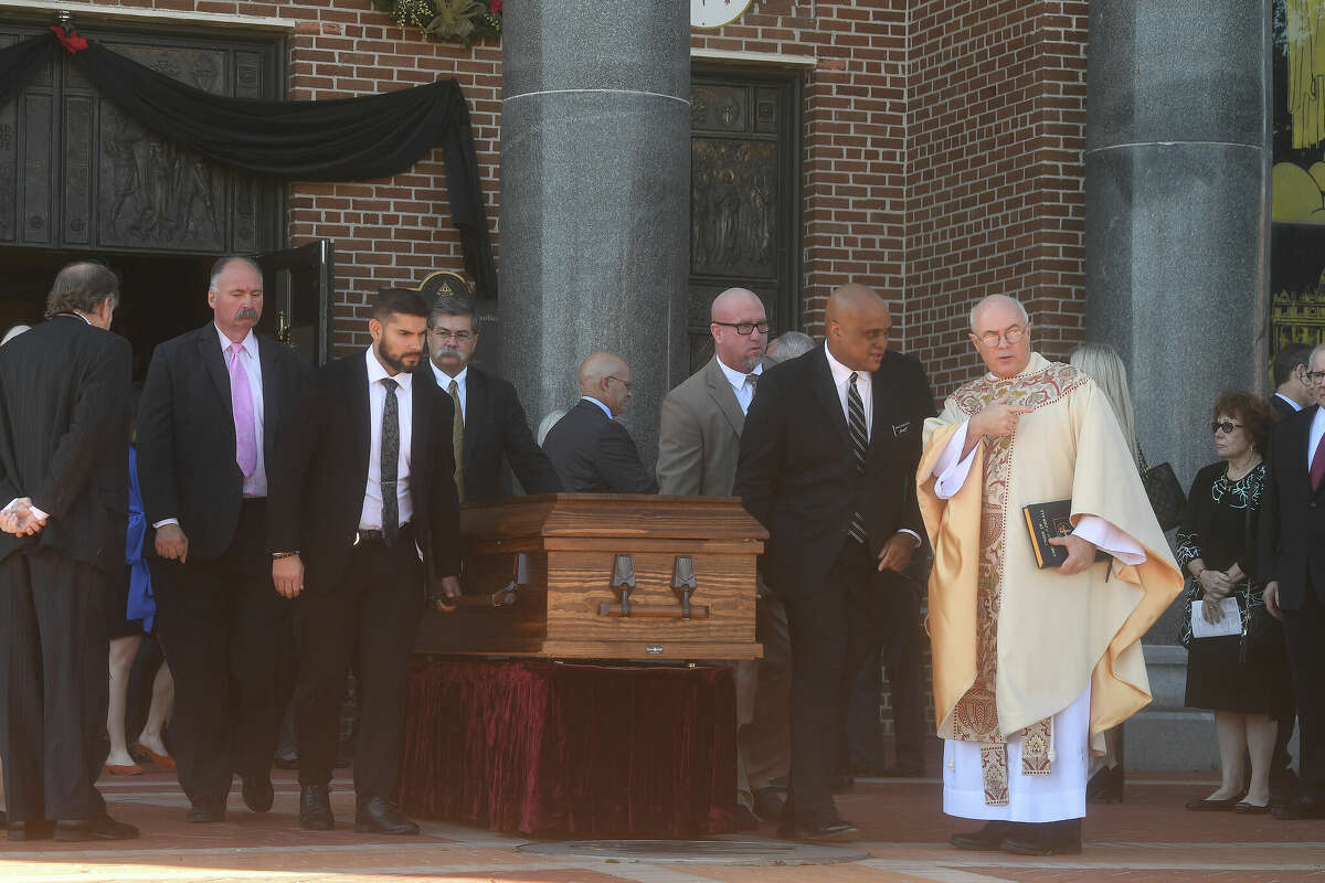 Community pays respects to Federal Judge Thad Heartfield