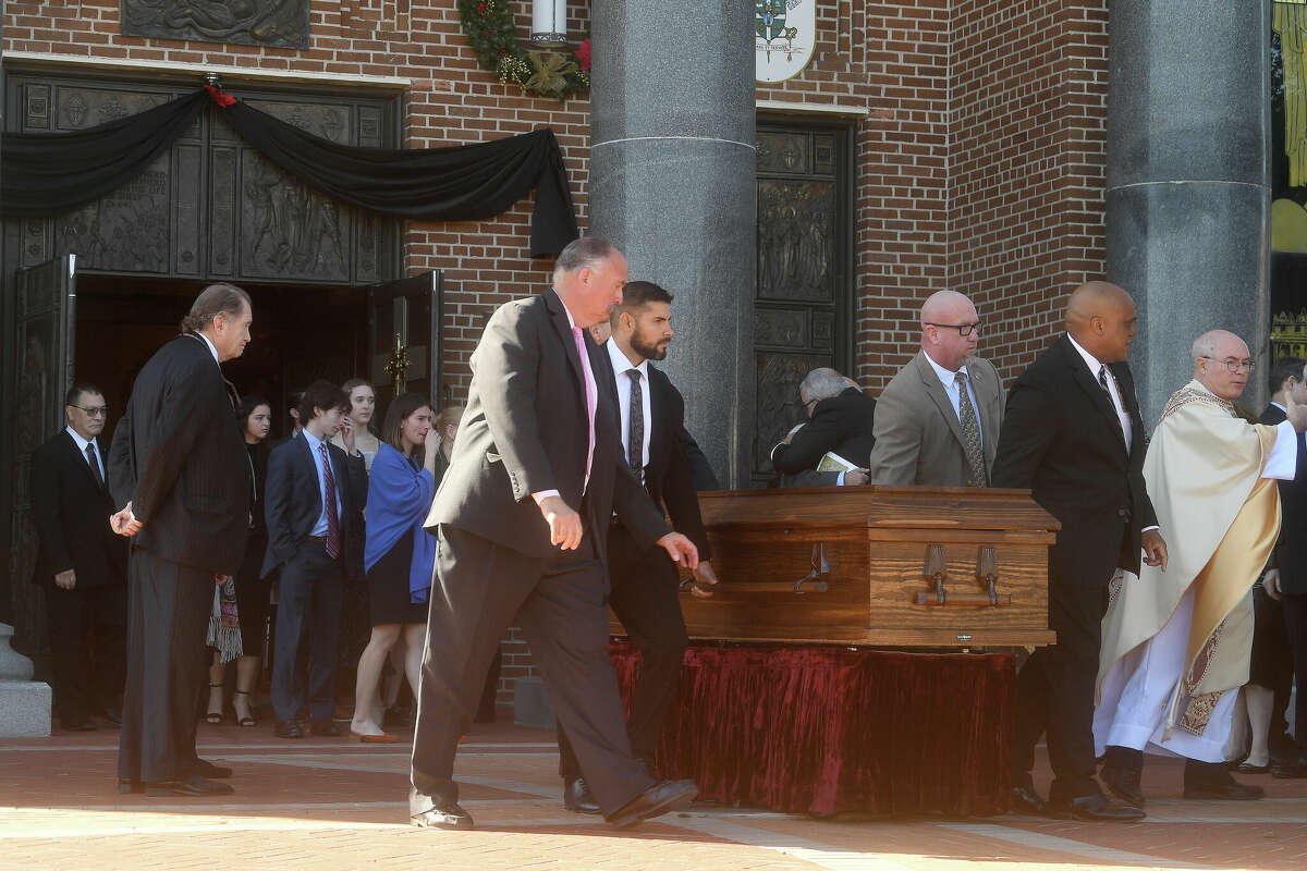 Community pays respects to Federal Judge Thad Heartfield