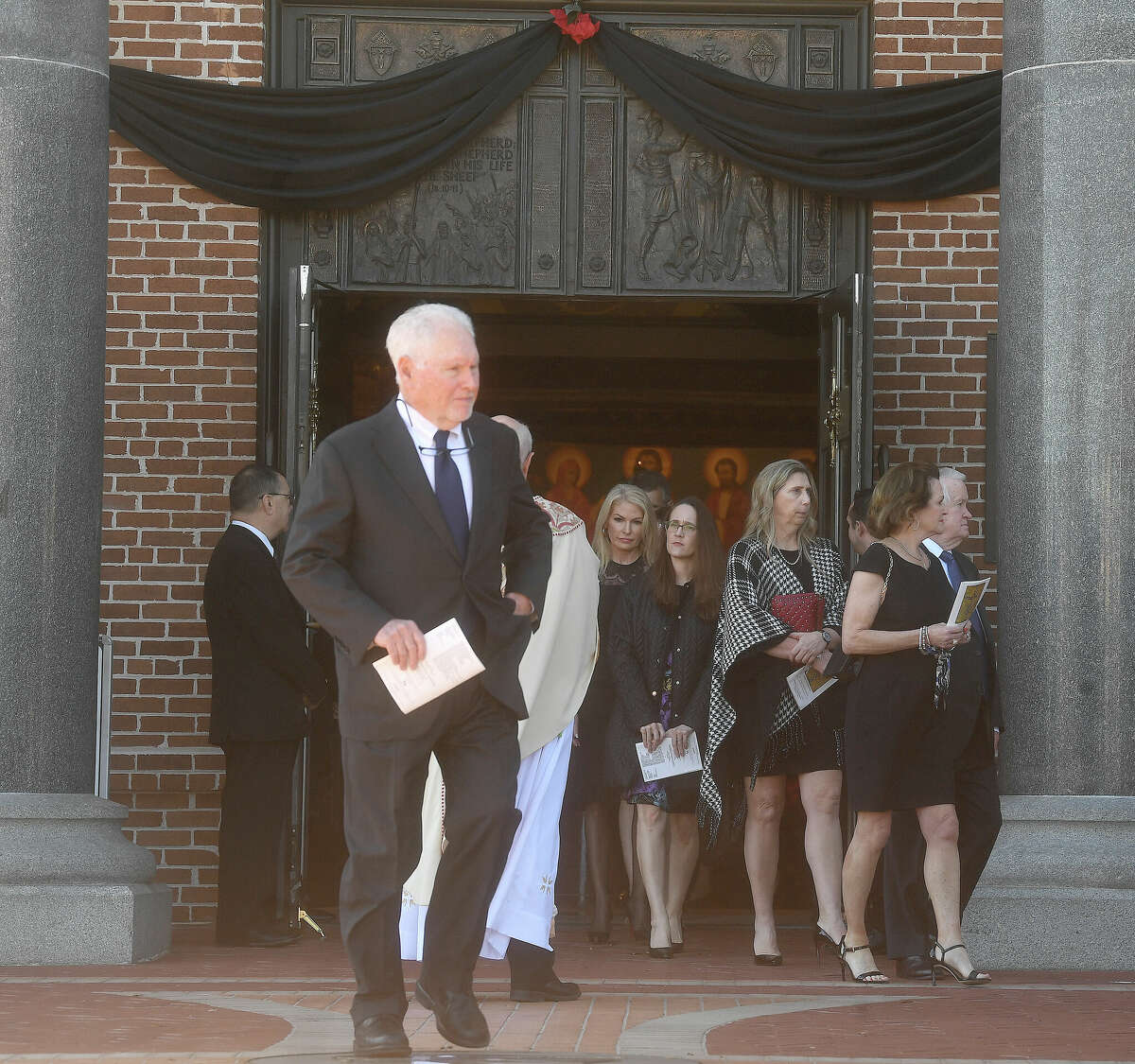 Community pays respects to Federal Judge Thad Heartfield