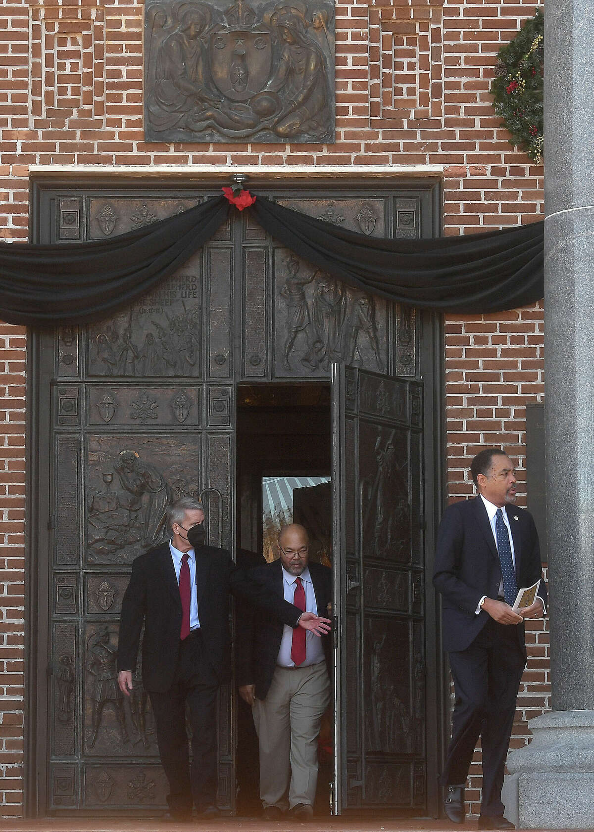 Community pays respects to Federal Judge Thad Heartfield